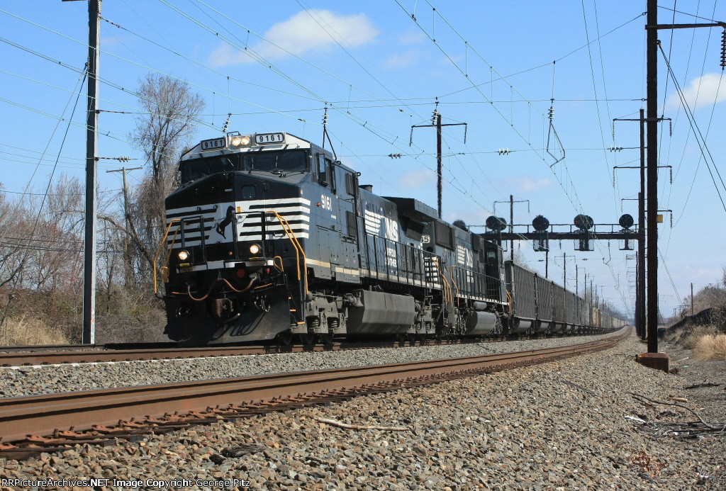 NS 9161 and train 594